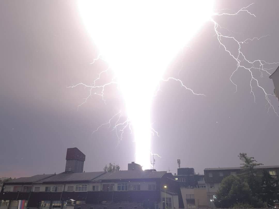 Zastrašujući spektakl munja u ovom dijelu BiH: Udari grmljavine noć ...