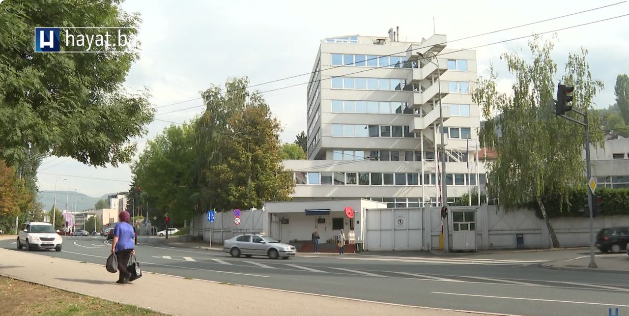 Kome je Schmidt veći prijatelj? Strik moli visokog predstavnika da ne ...