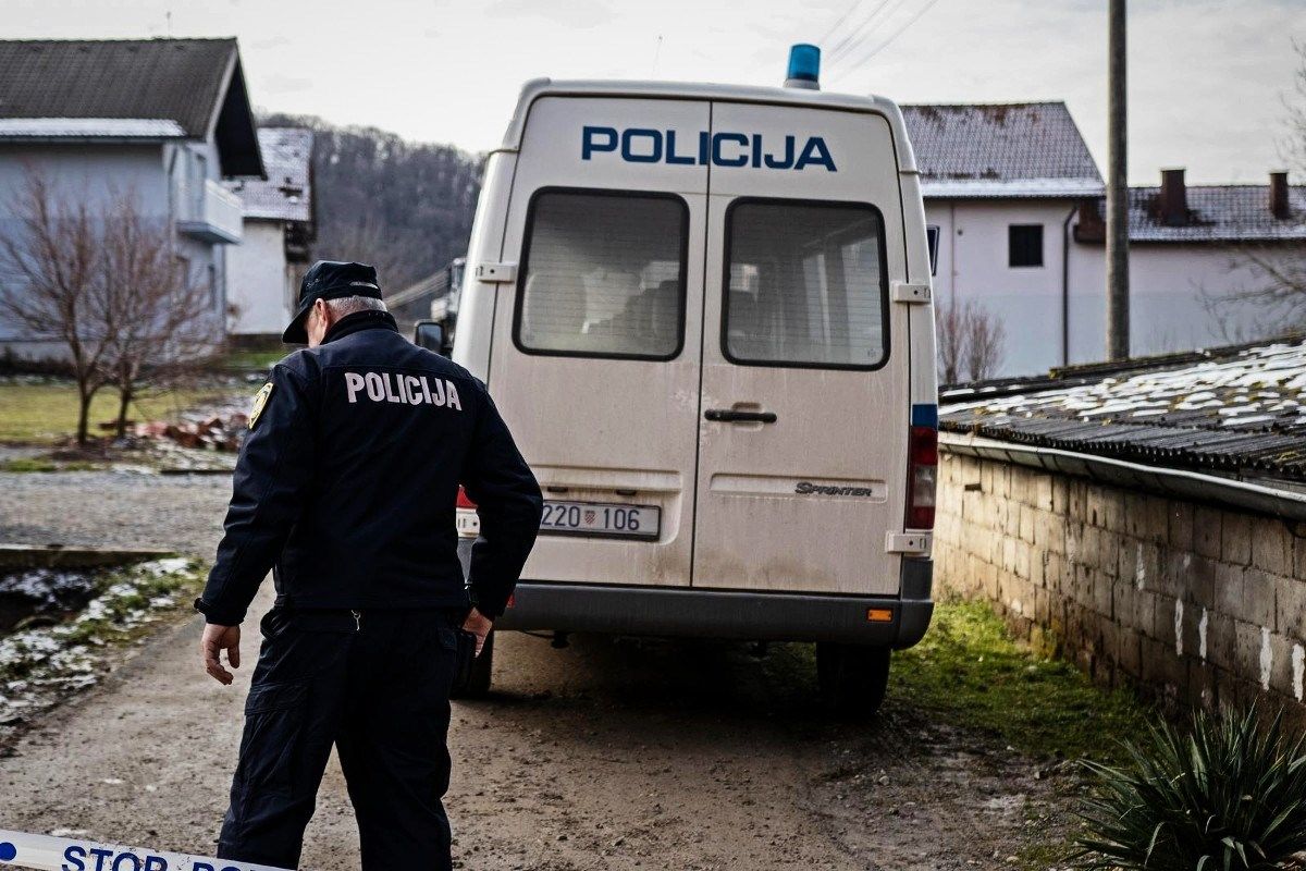 Mrtav pijan šamarao suprugu pred 12-godišnjim sinom: Spriječio ga ...