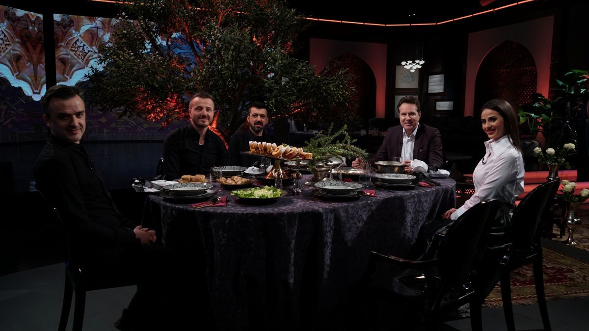 Dova je jedinstveno oružje: Burhan Šaban i članovi hora 'Hamza' u ...