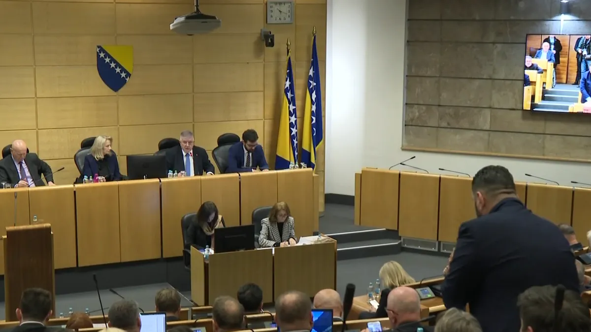 Vlast krpi budžetske rupe: Do juna planirano zaduženje FBiH od 800 ...